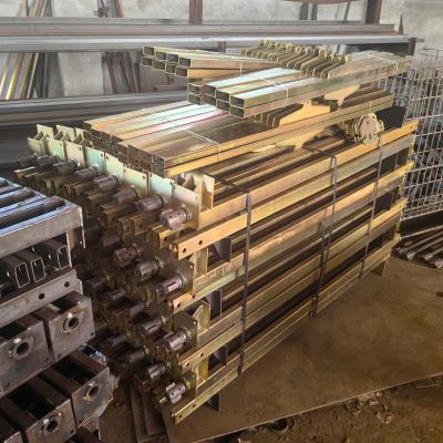 Cina Pneumatica di controllo rotativo di legno Clamp Carrier Machine MY2500B-10 per mobili a pannello in vendita