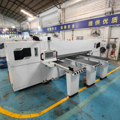 Cina 2700 mm di lunghezza seghe multifunzionali per taglio di legno per pannello automatico del computer CNC in vendita