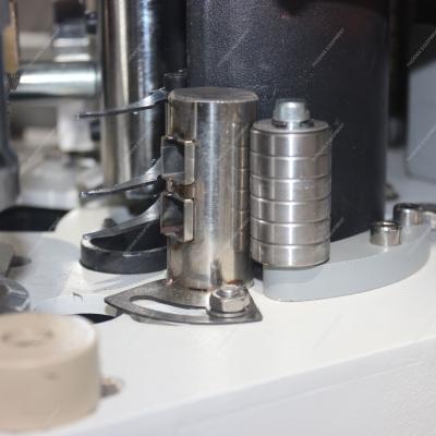 中国 110C-210C 粘着器レーザー精密ドッキング 直角曲線ローカー 自動エッジバンドリングマシン 販売のため