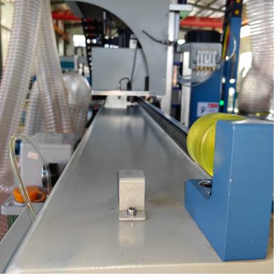 中国 全自動 木工 切断 機 パネル 家具 彫刻 機 PK2040 ATC 販売のため
