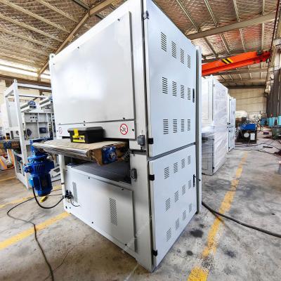 Cina Macchina di levigatura a cintura di precisione completamente automatica per la linea di produzione di lavorazione del legno in vendita