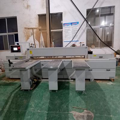 Cina Arredamento a seghe a pannello CNC Soluzione di lavorazione del legno completamente automatica per la lavorazione del legno orizzontale in vendita