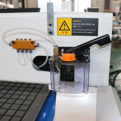 Cina PM1325 Macchina CNC per la lavorazione del legno per la pubblicità con precisione di posizionamento di 0,02 mm in vendita