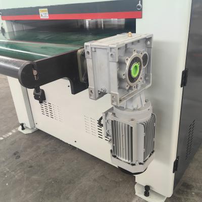 China snelheid MB1000 Volledig automatische transportband Houtbewerking Spiral Solid Wood Planing Machine Te koop