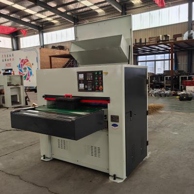 Cina Pianificazione di precisione con pianificatore e tagliatore elicoidale per spessori di legno industriali da 1000 mm in vendita