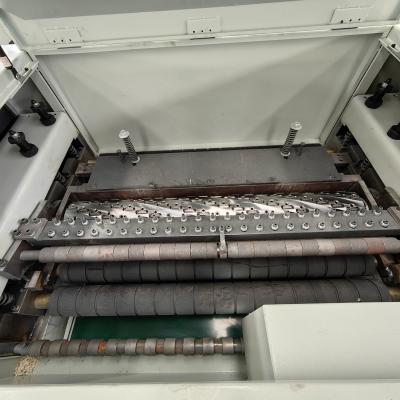 Cina Pianificazione di precisione con pianificatore e tagliatore elicoidale per spessori di legno industriali da 1000 mm in vendita