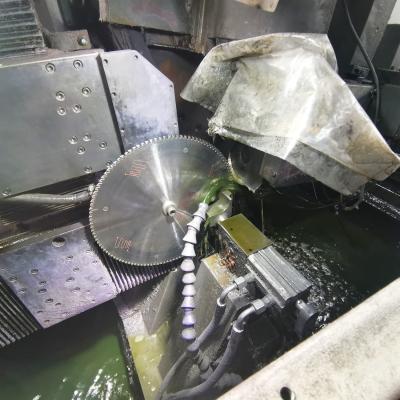 China Panelzaag en dwarsgesneden zaagmachine 96T Houtbewerkingszaagblad met platte tand Te koop