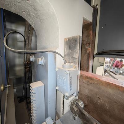 China Máquina de corte de pinças de folheado de guilhotina hidráulica, comprimento máximo 3180 mm MJB318 à venda