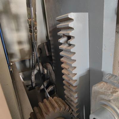 Cina Macchina per il taglio di pannelli di legno con progettazione pesante e funzione automatica MJB318 in vendita