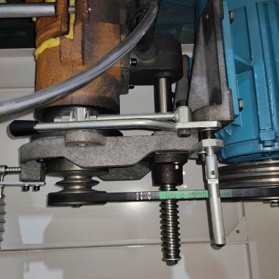 China Eenassige houtvormmachine met automatische schuiftafel en maximale werkbreedte van 800 mm Te koop