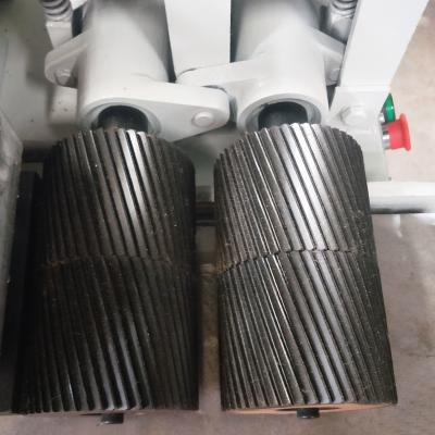 中国 スピンドル速さ 7000r/min ドアフレームの脚のワイヤを縛るための小さな木製ワイヤマシン 販売のため