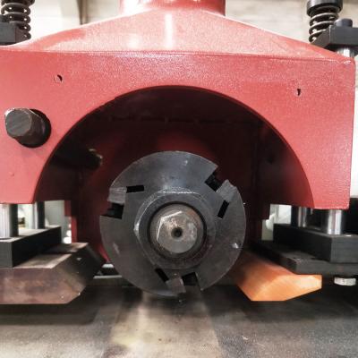 中国 スピンドル速さ 7000r/min ドアフレームの脚のワイヤを縛るための小さな木製ワイヤマシン 販売のため