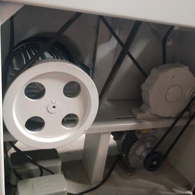 中国 スピンドル速さ 7000r/min ドアフレームの脚のワイヤを縛るための小さな木製ワイヤマシン 販売のため