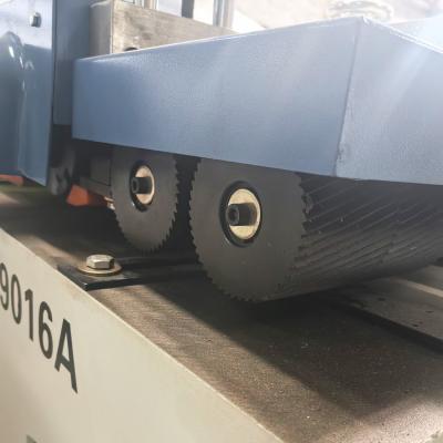 Cina MB9016A Macchina di stampaggio in linea per profili di profilo di legno per profili di cornice di porta lisci e precisi in vendita