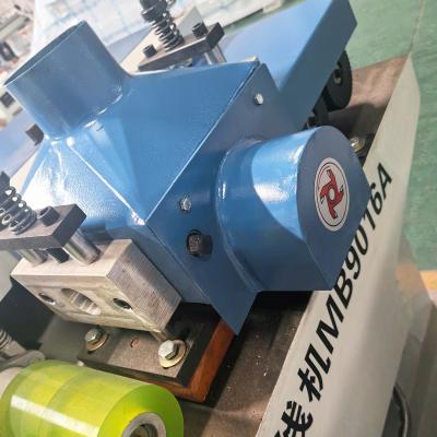 Cina MB9016A Macchina di stampaggio in linea per profili di profilo di legno per profili di cornice di porta lisci e precisi in vendita