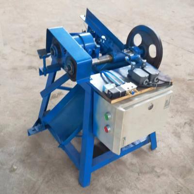 Cina Macchina per la filiera di bastoncini a vite di 15 mm per la produzione automatica di piccole scope in vendita