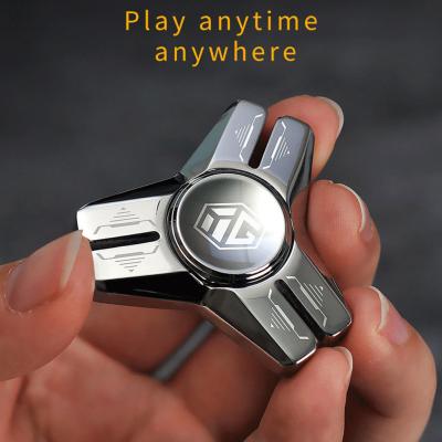 中国 クラシック ハート オブ スチール フィジット スピンナー 焦虑とストレスの緩和のための金属感官玩具 販売のため