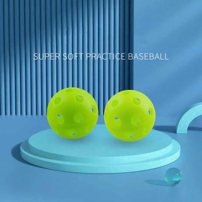 China 72mm 26 buracos EVA pickleball bolas Construção forte e vôo ideal para brincar ao ar livre à venda
