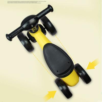 Cina Plastico 4WD Anti-Rollover Balance Bike per bambini La corsa perfetta per 1-4 anni in vendita