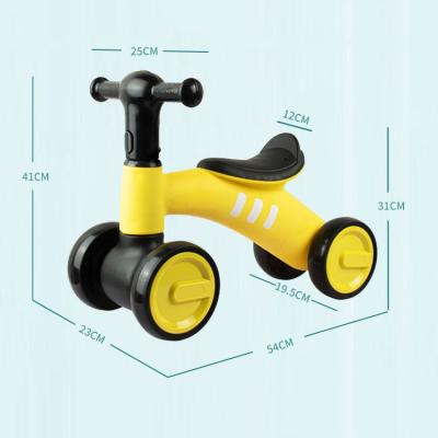 Cina Plastico 4WD Anti-Rollover Balance Bike per bambini La corsa perfetta per 1-4 anni in vendita