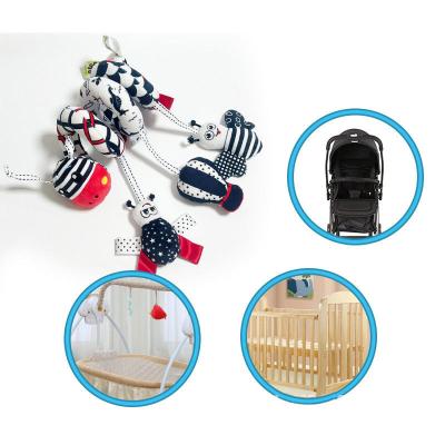 China 0 to 24 Months Baby Crib Stroller Wind Chime with Plush Bb Pendant in Black and White for sale