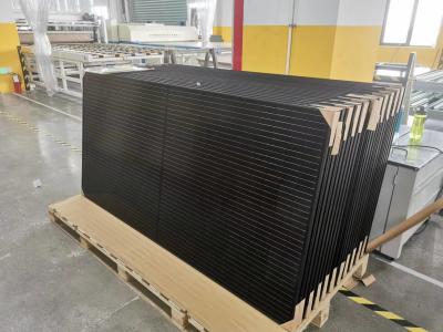 Cina TUTTI i pannelli solari mono neri da 550 W, 555 W, 560 W, completamente neri con cornice nera, retro in vendita