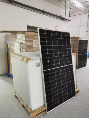 中国 IP67防水Solar Energyパネルの半電池のモノラル太陽電池パネル460W 販売のため