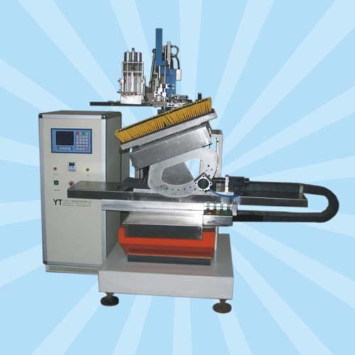 Computer numerical controled 5-axis high-speed tufting machine (Model: YT505R)