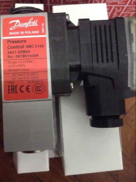 Quality MBC 5100 061B010366 Compact Pressure Switch Block Type For Marine Applications for sale