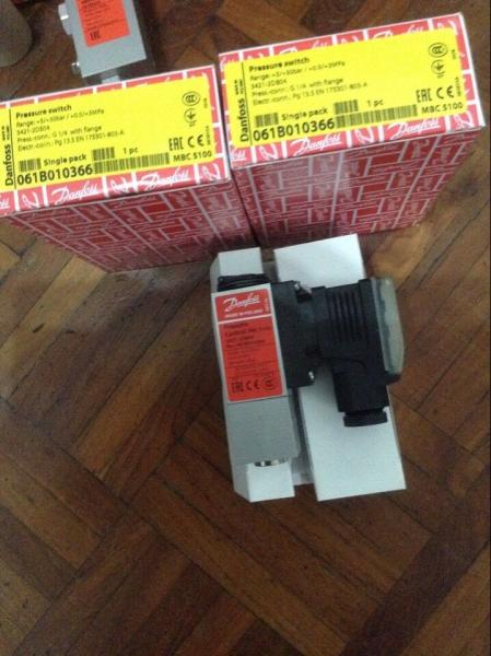 Quality MBC 5100 061B010366 Compact Pressure Switch Block Type For Marine Applications for sale