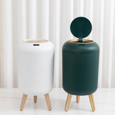 Cina Smart Sensing Fashion Light Luxury Trash Can Lantern Stripe with Cover Household Living Room Bedroom Trash Can in vendita