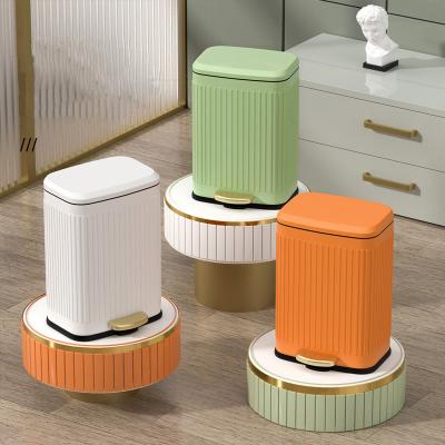 China Wholesale Commerical 13 Gallon Bathroom Metal Step Trash Cans à venda