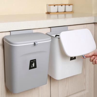 Китай Home Cabinet Door Toilet Bathroom Living Room Kitchen Hanging Creative Sanitary Bucket Wastebasket Slide Wall Hanging Trash Can продается