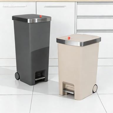 China Premium 30 Liters Capacity Swing Lid Trash Can Made from Recycled Materials for Home and Office for sale