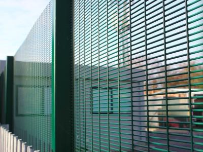 China 8 maat 358 Gelast pvc van Draadmesh panel bedekte 3 in X 0,5 in 2.0m Hoogte met een laag Te koop