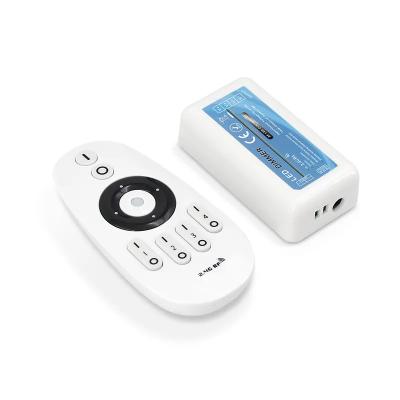 中国 スマート2.4G無線4ゾーン リモート単色LEDコントローラ 12V RF LEDコントローラ 販売のため