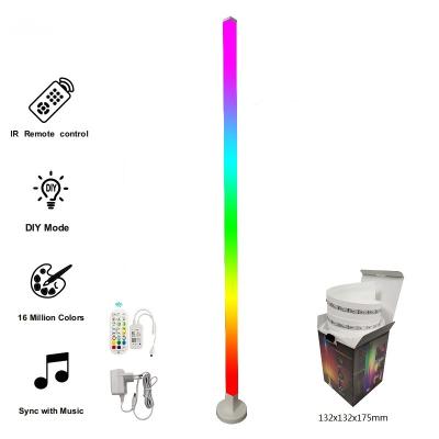 Cina Moderno design RGB multicolore luminoso per soggiorno Adaptore per lampada da terra Solo presa USB in vendita