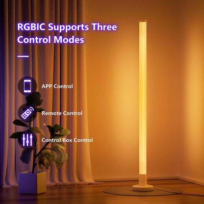 Cina RGBIC Bluetooth Tuya WiFi Smart App Lampada da angolo a LED per soggiorno 35*35*1500mm in vendita
