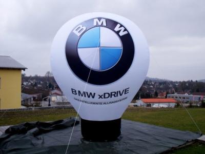 China customized giant advertising lighting inflatable BMW balloon for sale
