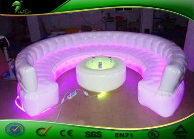 Cina Il modello gonfiabile durevole del sofà del LED con per il pub/la mobilia gonfiabile mette per gli adulti in vendita