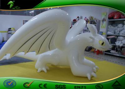 中国 TPU の乗車のための膨脹可能なマンガのキャラクタ 4m の長く白く歯のないドラゴン 販売のため