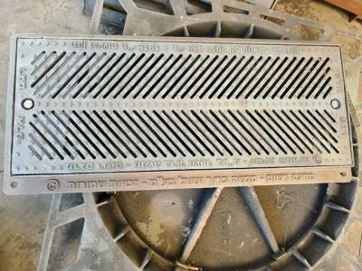 China Cast iron ductile iron manhole cover EN124 D400 B125 C250 grating for sale