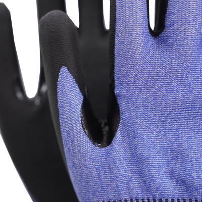 Cina Guanti touchscreen in nitrile in schiuma resistente al taglio di calibro 18 A5 con rivestimento blu e rinforzo del pollice in vendita