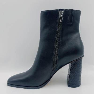 Cina Il vestito di cuoio delle donne impermeabili inizializza il quadrato nero casuale Toe Ankle Boots in vendita