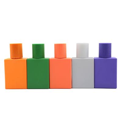 China Empacotamento portátil da cor sólida da parte alta da garrafa de vidro do perfume 30ml for sale