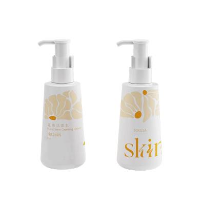 Cina prodotti cosmetici all'ingrosso contenitori conici a misura di PETG conico bottiglie opache detergente in vendita