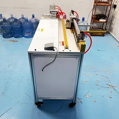 中国 堅い箱のための機械に溝を作る自動カートンのギフトのボール紙V 販売のため