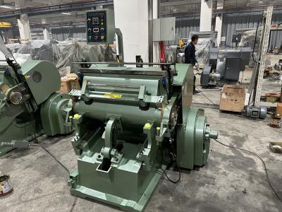 Cina 750 mm Max. Macchina per il taglio a stampo a larghezza praticabile per prodotti in carta in vendita