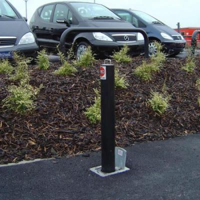 China Reflective Band Street Furniture Hot Dip Galvanized Traffic  Mobile Bollard for sale