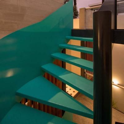 China Green Individual Steps Round Steel Staircase  Decoration Metal Interior Stairs for sale